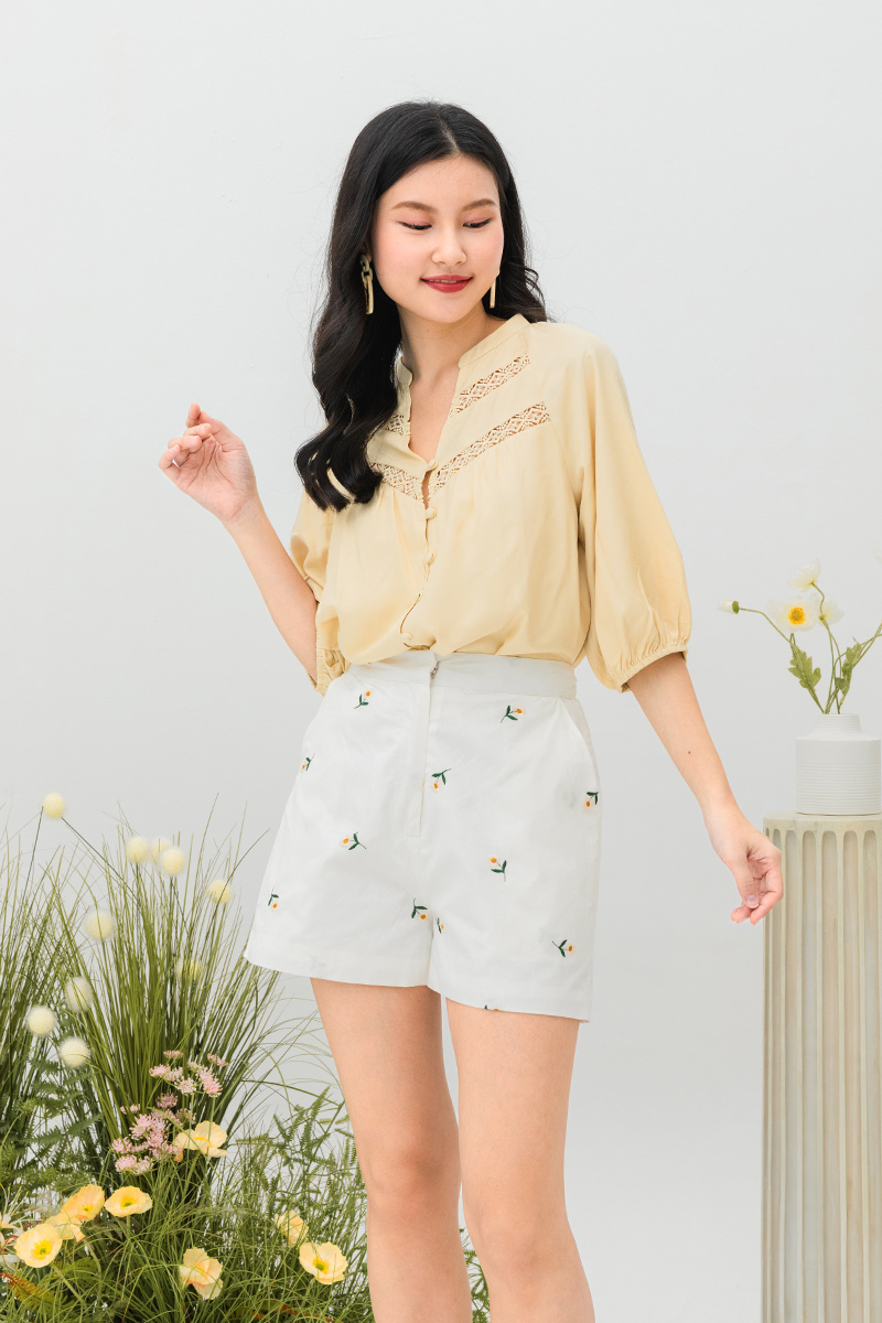 Daisy Breeze Embroidery Shorts in White | FlymetoParis
